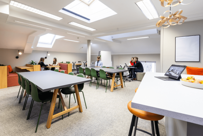 How to design and decorate a large office - Interaction