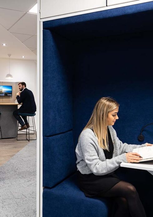 How to design and decorate a large office - Interaction