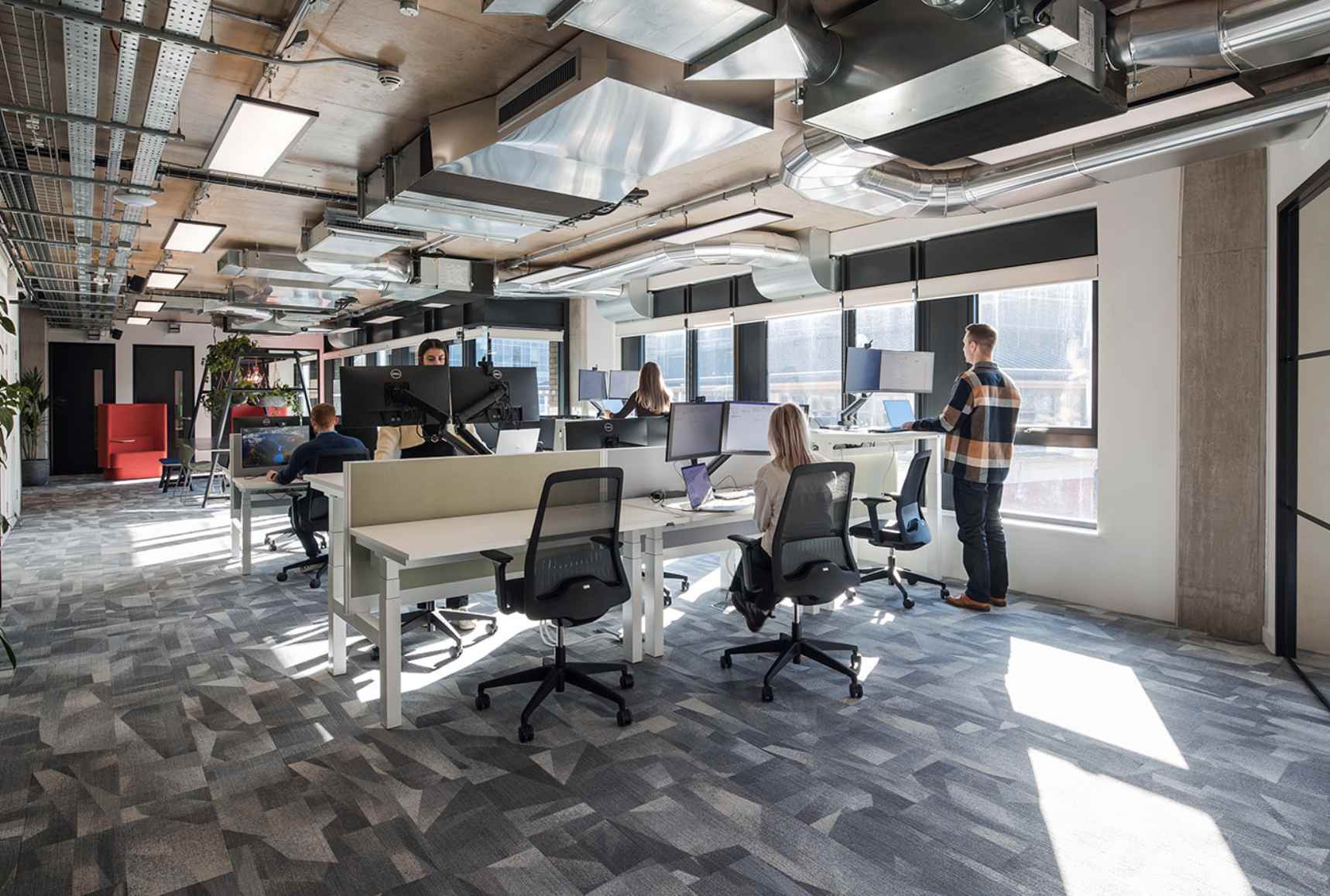 How your office can realise the benefits of hot desking