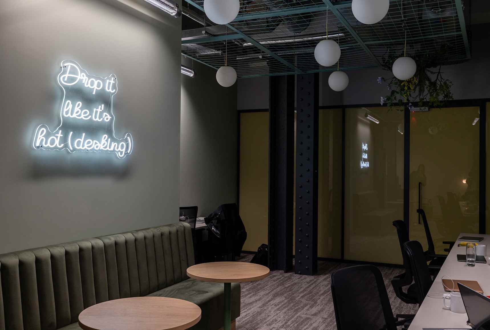 How your office can realise the benefits of hot desking